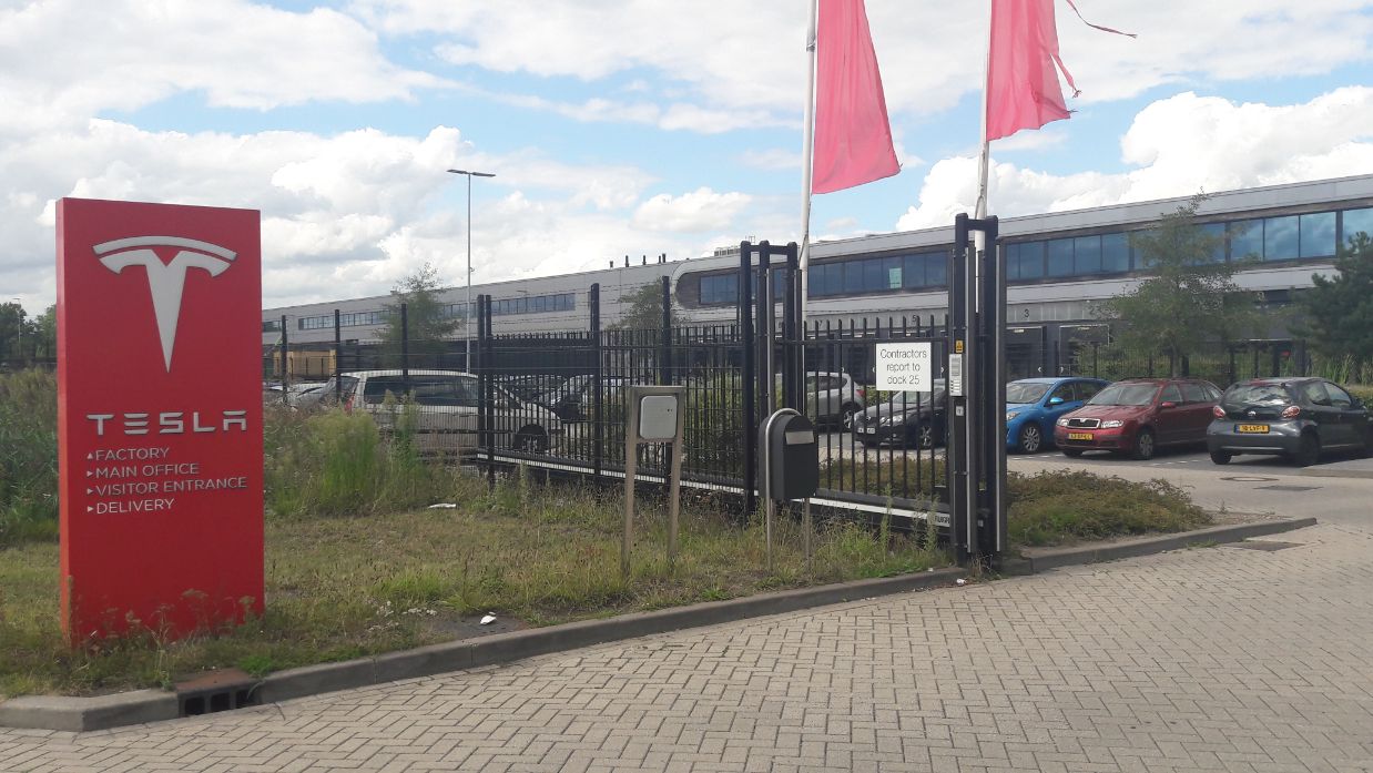 Onderzoek naar mankementen Tesla | Analist.be